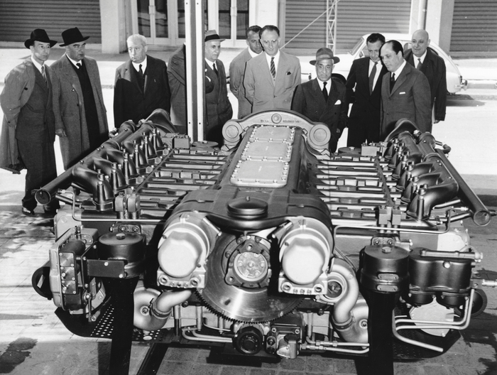 Vista del presidente della Fiat Vittorio Valletta alla Fiera di Milano ...