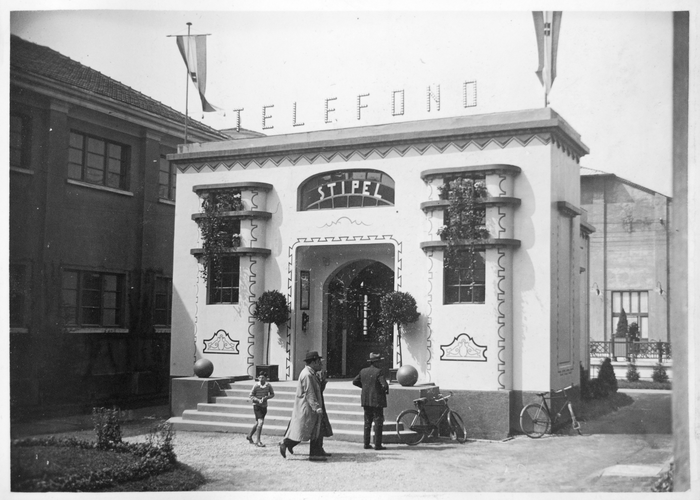 Edificio della Stipel alla Fiera Campionaria di Milano del 1930 ...