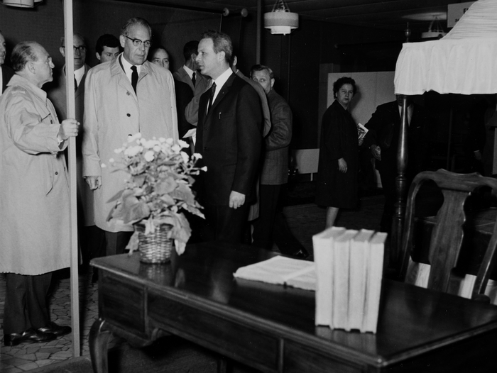 Visita dell'ambasciatore americano Frederick Reinhardt alla Fiera ...