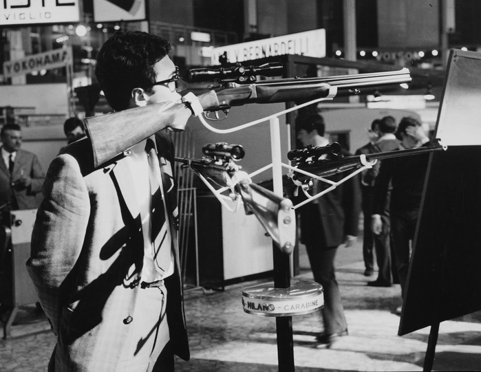 Fucile di precisione alla Fiera Campionaria di Milano del 1968 ...