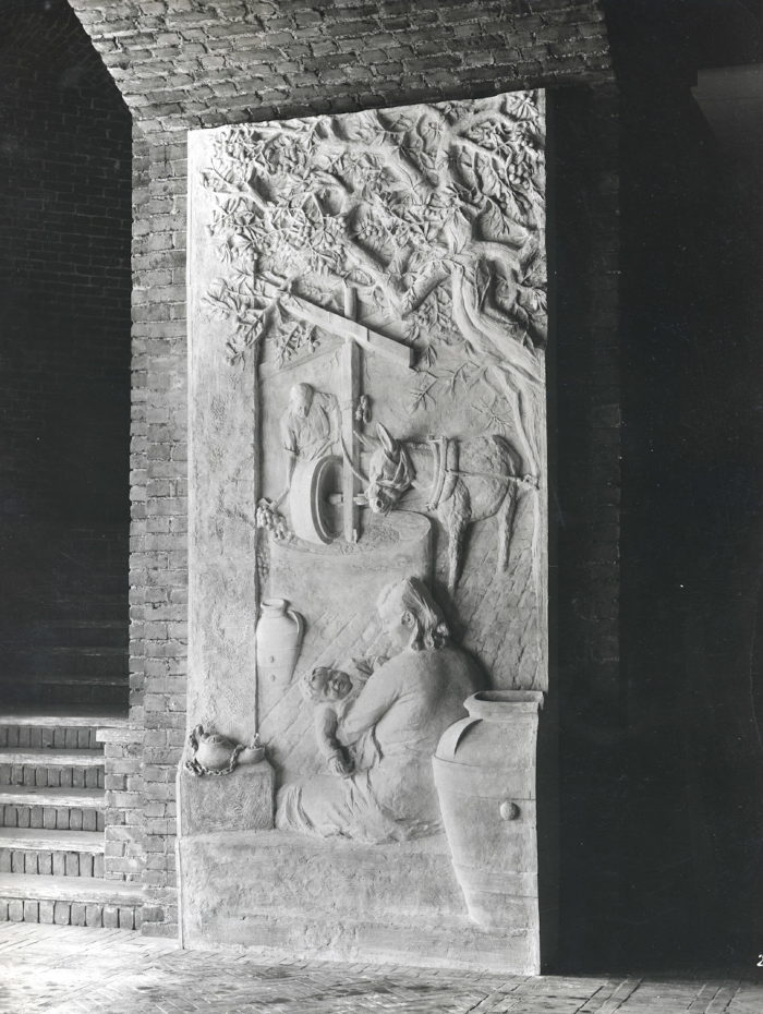 Altorilievo scultoreo nel padiglione Arnaldo Mussolini (padiglione dell ...