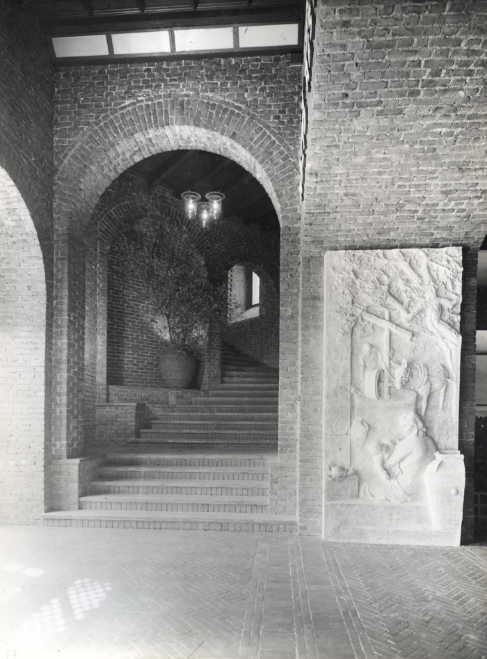 Altorilievo scultoreo nel padiglione Arnaldo Mussolini (padiglione dell ...