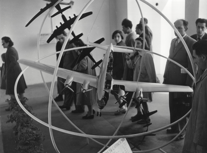 Modello in miniatura di aeroplano Breda-Zappata 308 esposto alla Fiera ...